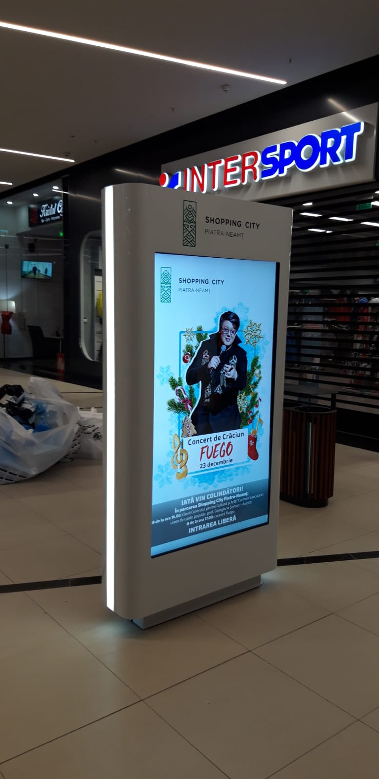 Totem publicitar indoor Piatra Neamt - Shopping City | PiuMediaOne
